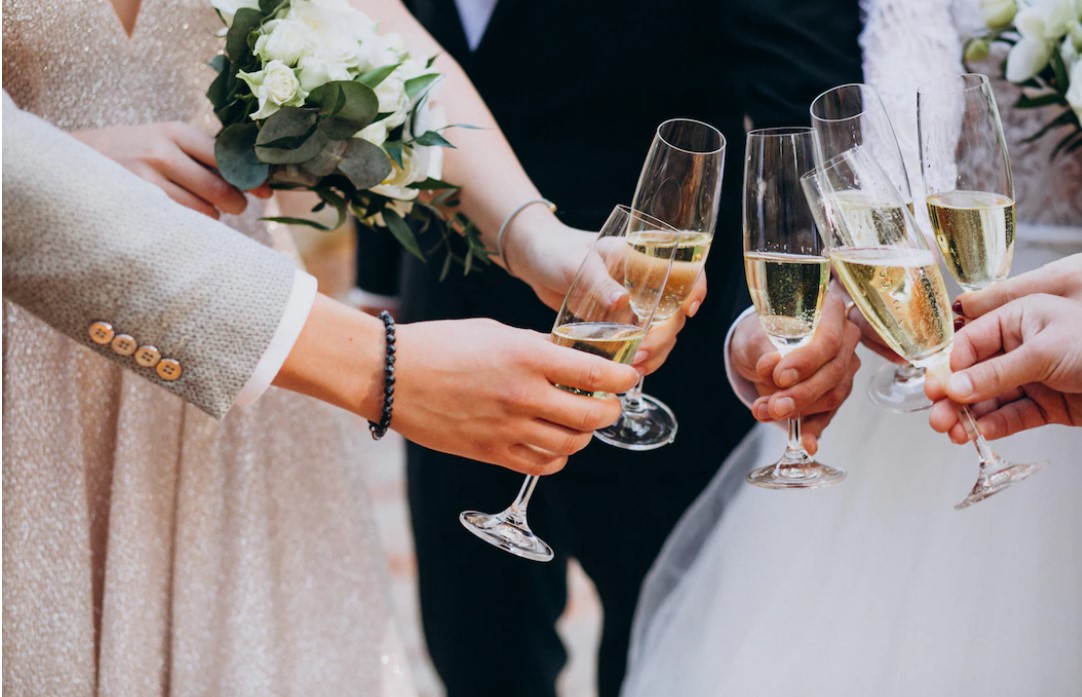 How To Invest In Wedding Industry? - Insider Investments